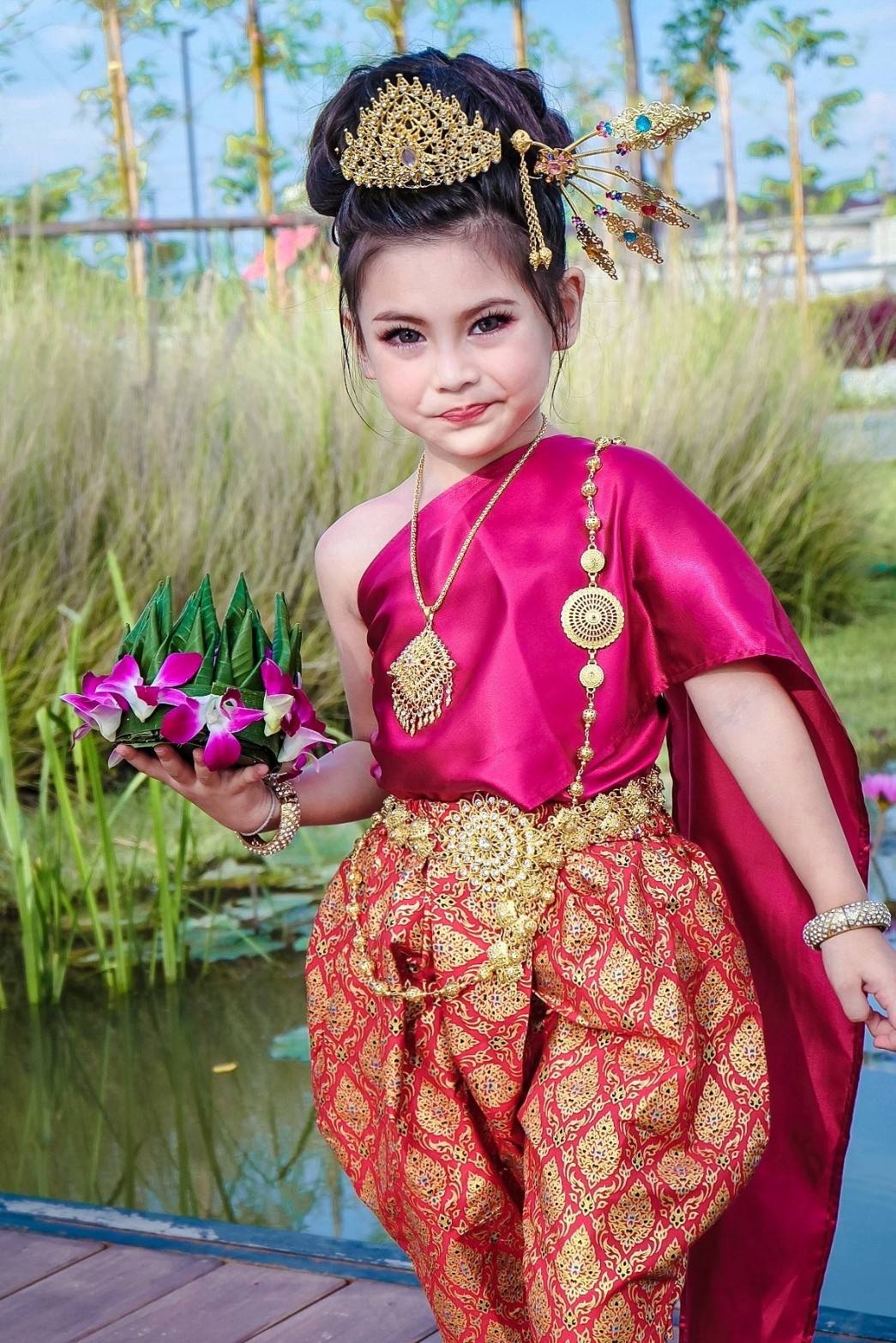การแต่งกายชุดโจงกระเบน 5 วิธีสวมใส่ชุดโจงกระเบนเพื่อเสริมสร้างความเป็น