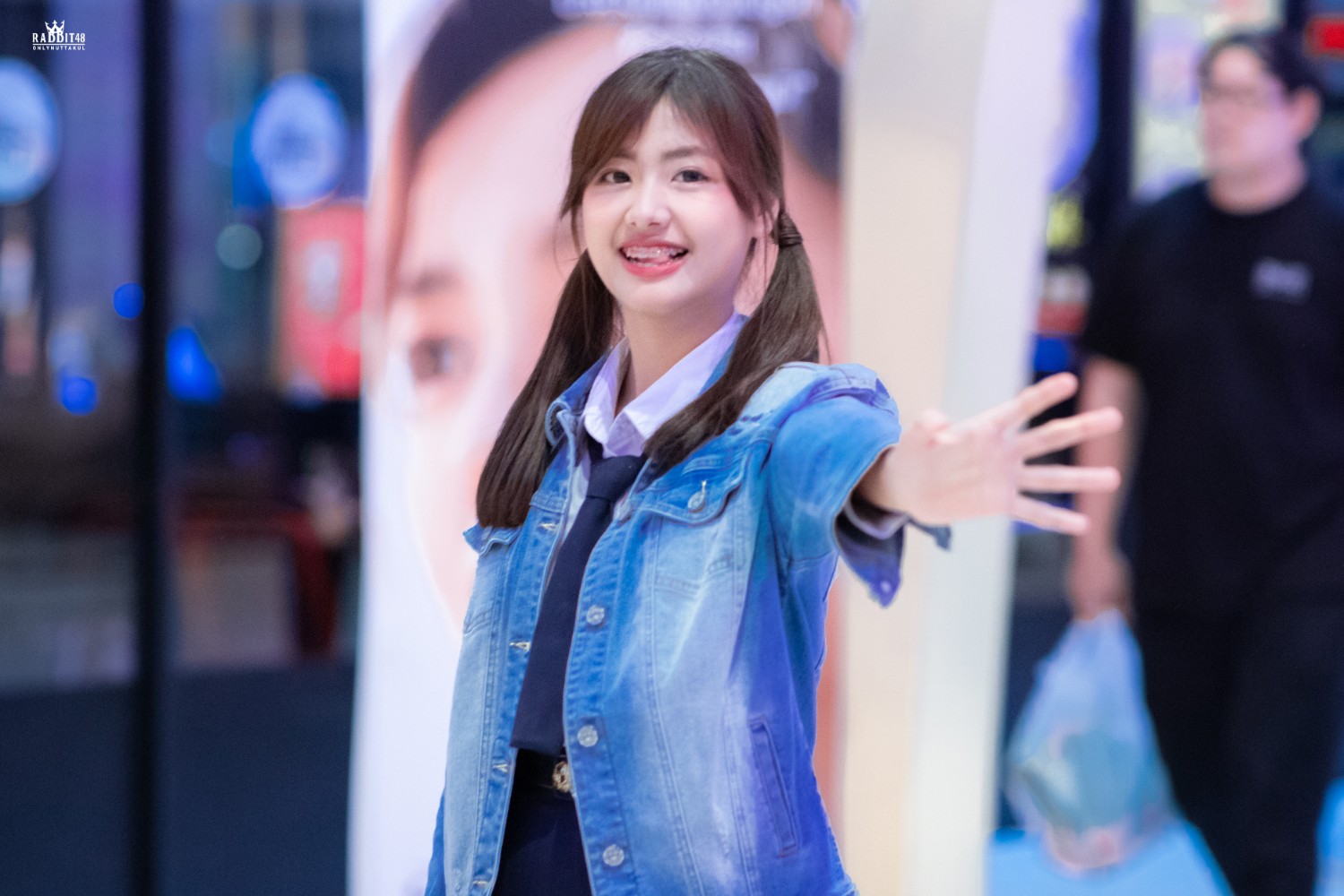 [BNK48] Gygee ชุดนักเรียนสดใสหลังแสดงเธียเตอร์