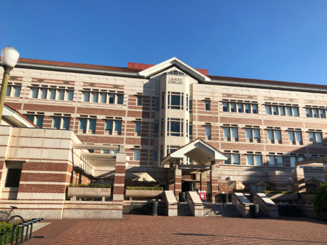 Palm-Plaza.com - University Tour By พี่จีส Ep. #3 University of ...