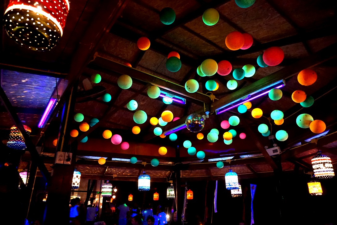 REVIEW: เกาะเสม็ดเสร็จทุกรายและเกาะแสมสาร ฉบับชะนีเพื่อนซี้ (ตอน 1 เกาะ ...